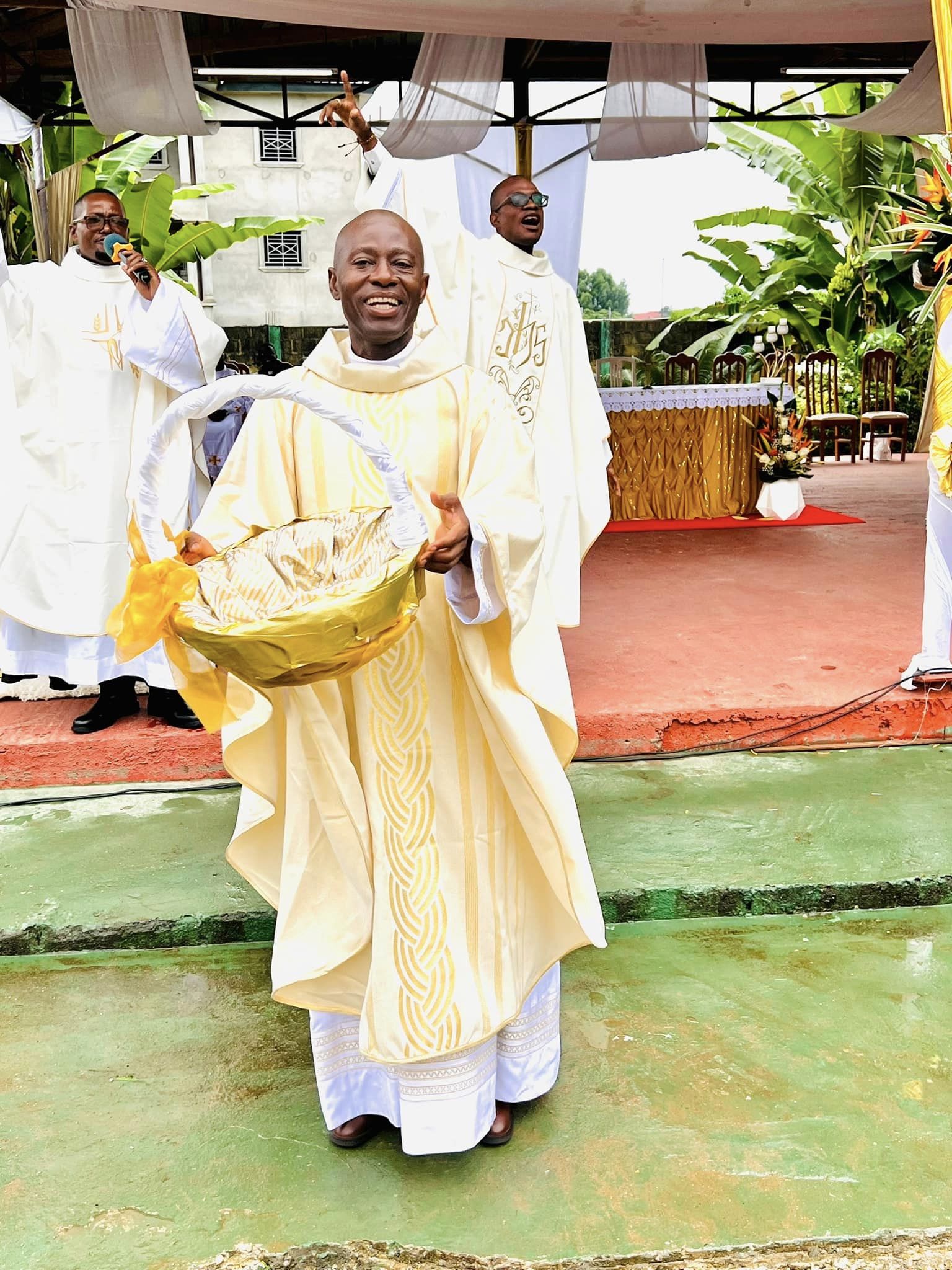 Célébration du jubilé des 20 ans de sacerdoce de l'abbé Claude Bernard ...